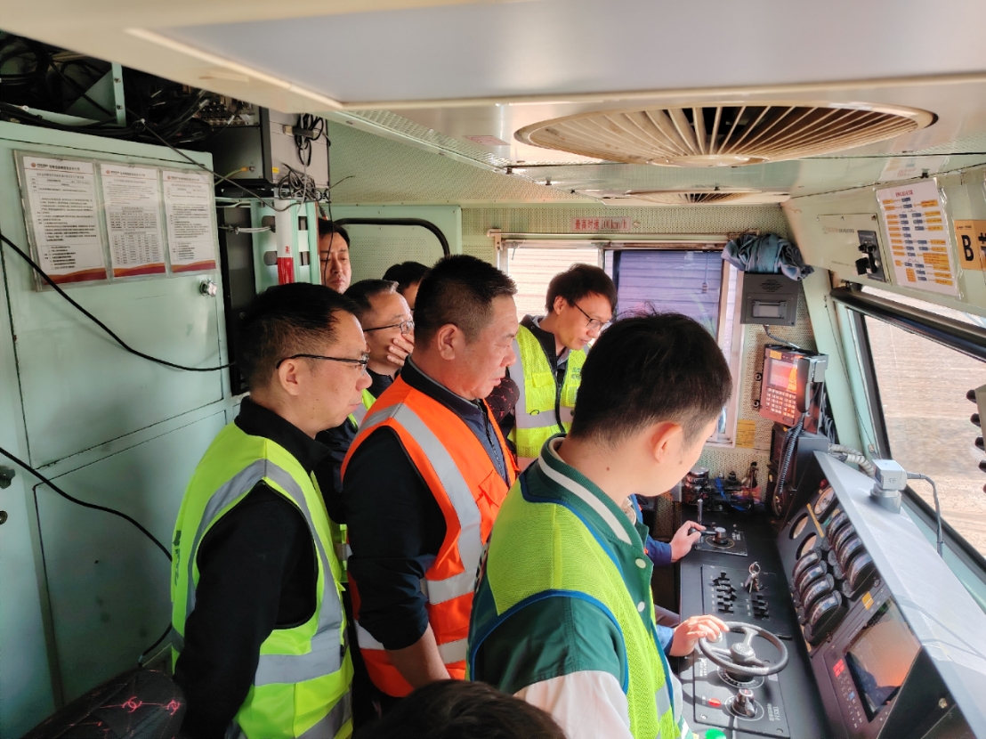 CHN Energy Shatters World Heavy-haul Rail Record with Cluster Tech